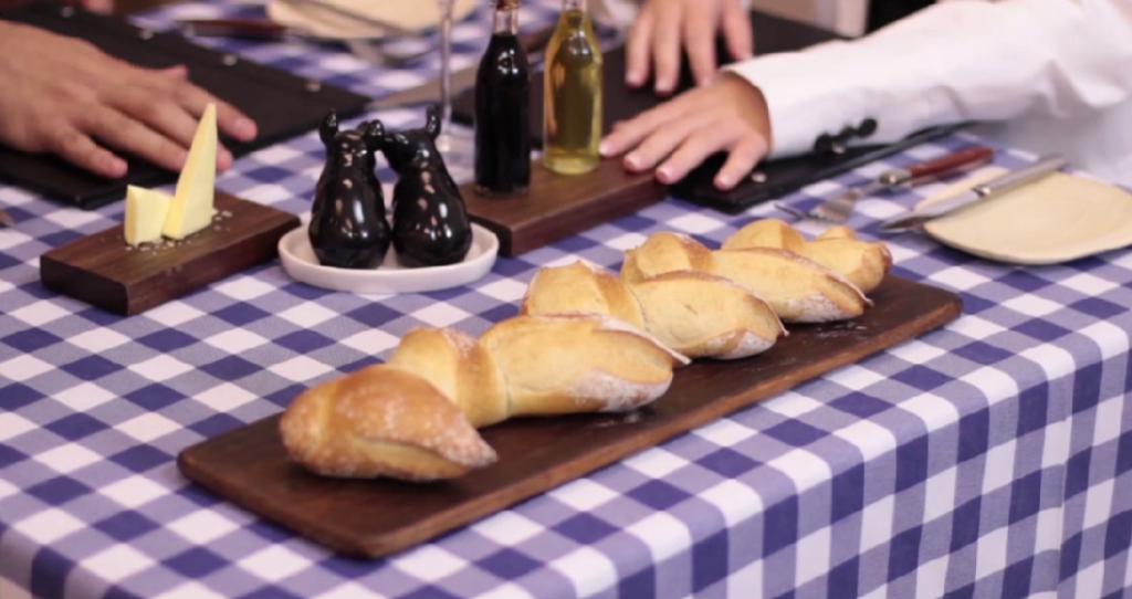 Bread And Butter Service In The Restaurants - Hoteliers