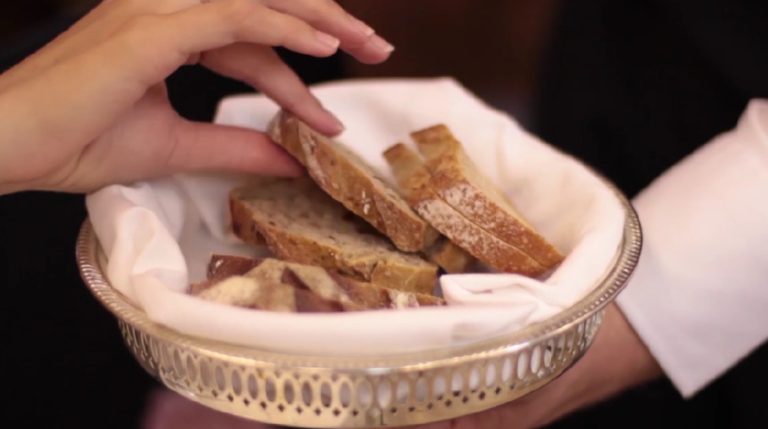 Bread And Butter Service In The Restaurants - Hoteliers