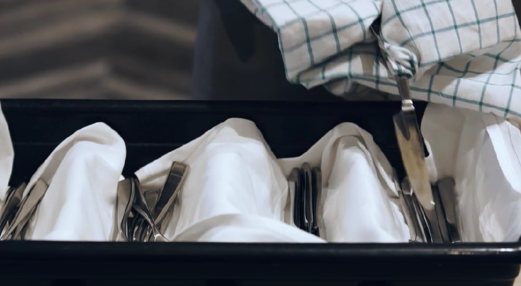 6 Steps Of Handling And Polishing Silverware - Hotels