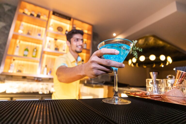 SOP – Bar Sequence Of Service | Serving Guests Drinks